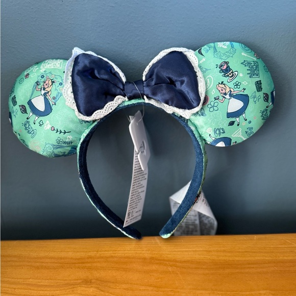 Disney | Accessories | Nwt Disney Epcot Uk Alice In Wonderland Ears ...